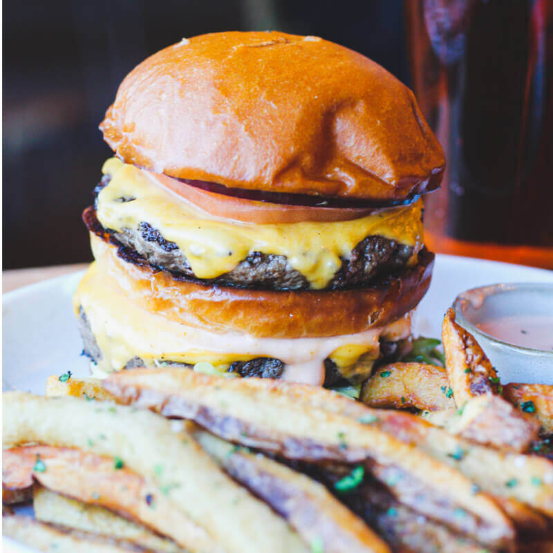 The Clubhouse | Eat ∙ Drink ∙ Golf